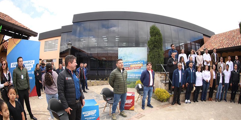 Gobernador de Cundinamarca inauguró un paquete de obras en Ubaté Gobernador de Cundinamarca inauguró un paquete de obras en Ubaté